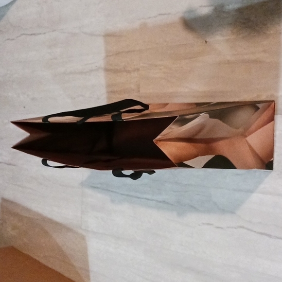 SKIMS | Accessories | Brand New Kim Kardashian Skims Gift Bag Medium ...